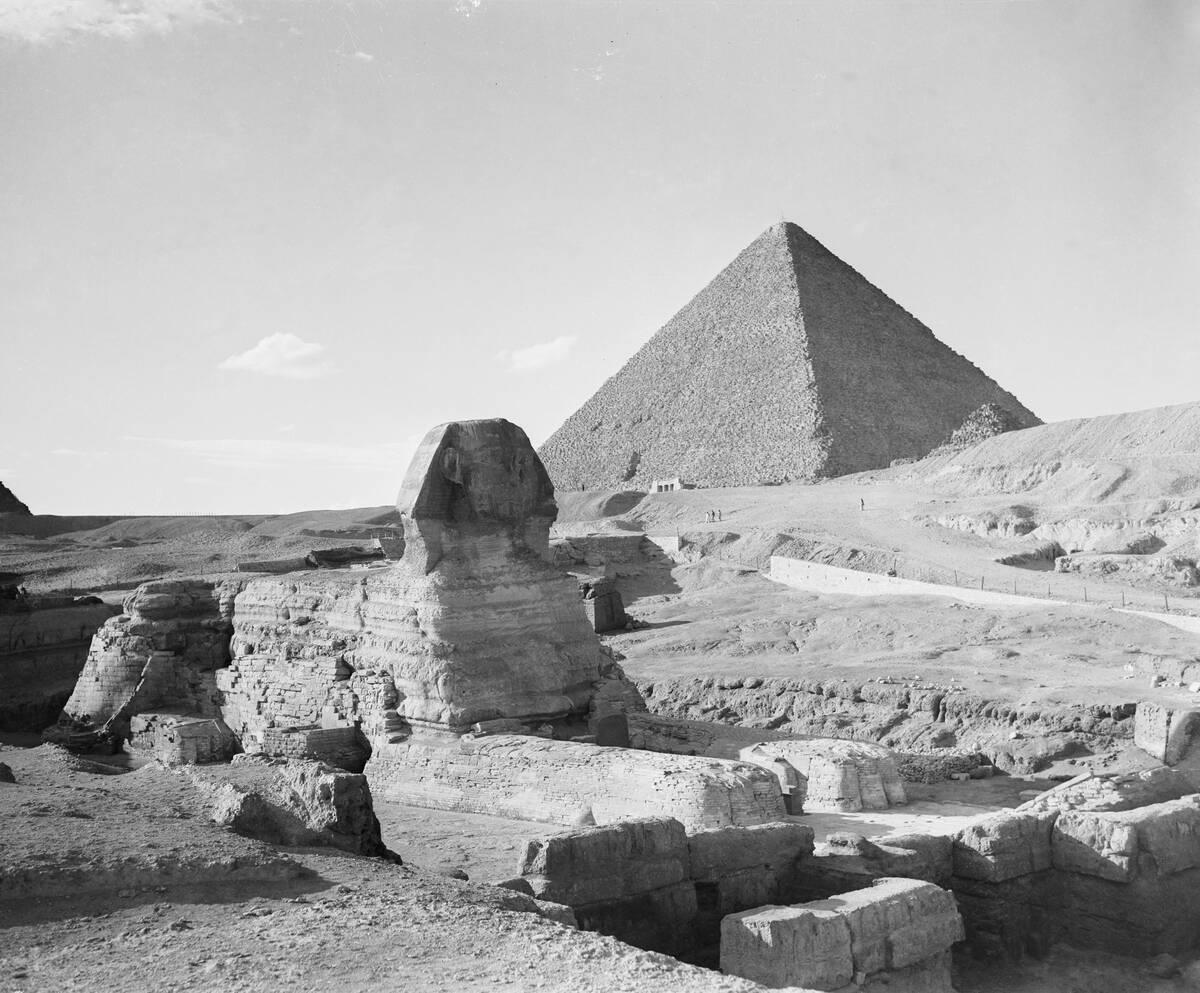 Rare photos of famous landmarks before they became iconic
