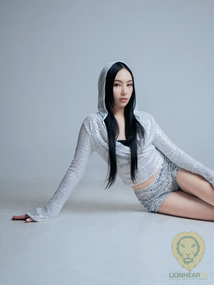 A new wave is rising in the P-pop scene—and Oona is ready to move as one