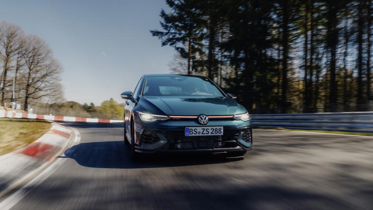 La Volkswagen Golf GTI rafle un record de vitesse à la Honda Civic Type R