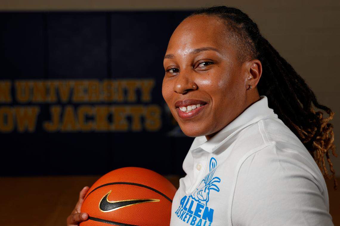Former Gamecock lands basketball head coaching job in North Carolina