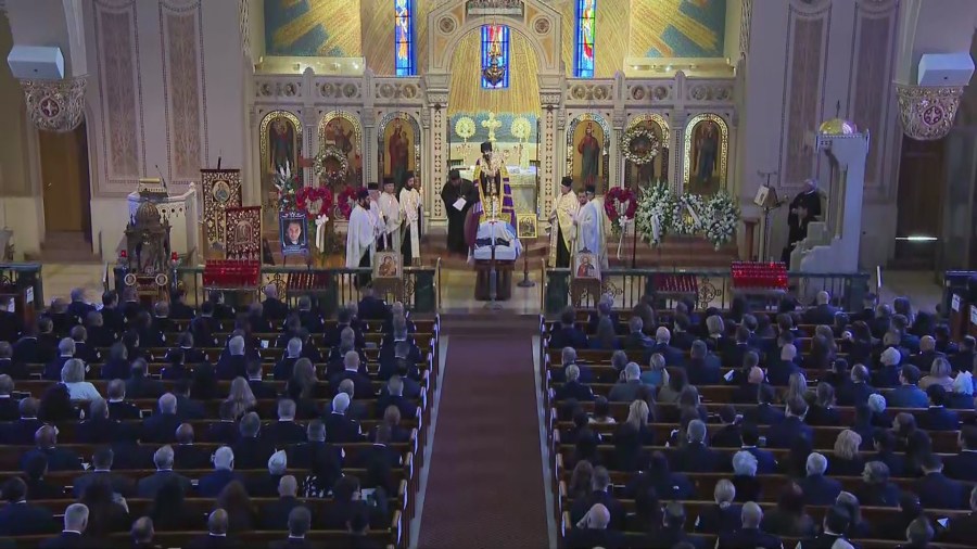 Fallen Chicago police officer honored at funeral