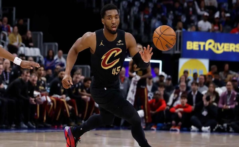 Donovan Mitchell drops Tobias Harris with brutal crossover in Cavaliers ...