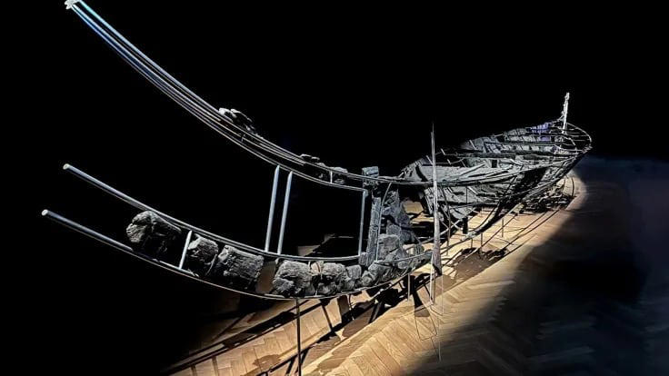 A tiny human fingerprint found on a 2,000-year-old sunken boat could ...