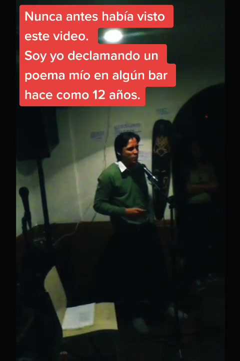 Sorpresas de la vida. Alguien me grabó diciendo un poema en algún bar