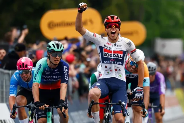 Egan Bernal aguantó los ataques y el ritmo infernal de la etapa 18 del ...