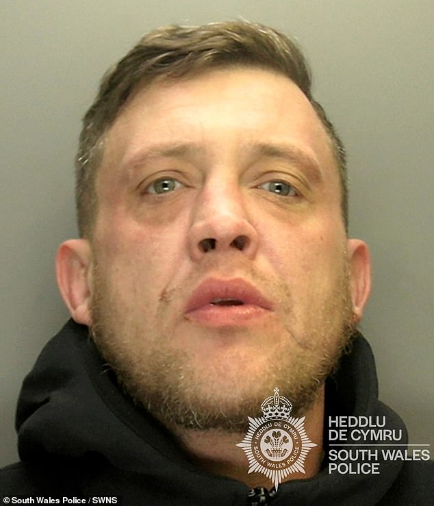 Moment brazen and prolific shoplifter hauls away whole Mini Eggs ...