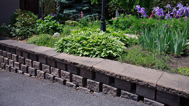 20 stone retaining walls that will look amazing in your yard
