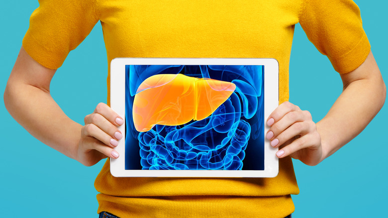 7 foods to eat and 7 to avoid for your liver
