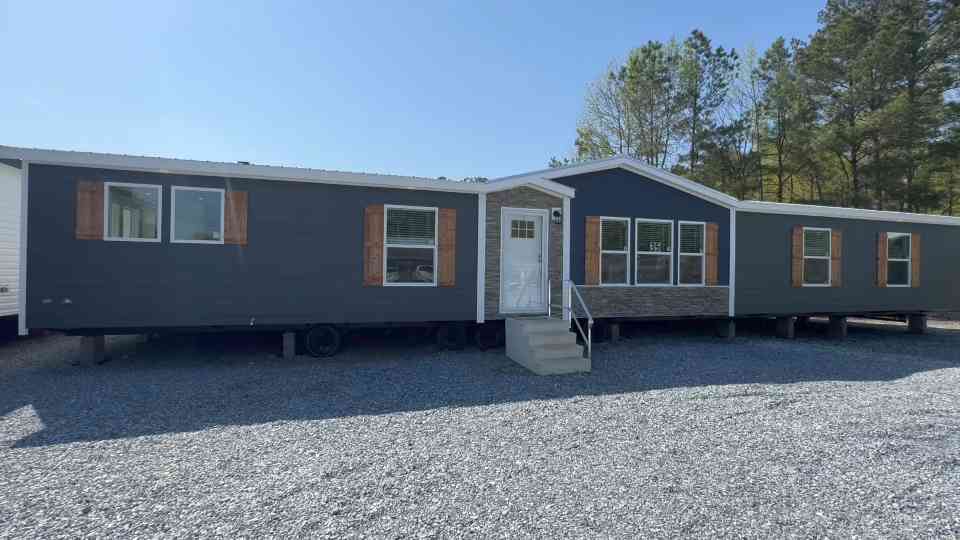 A $190K double-wide with 4 bedrooms and a closet island feels like a ...