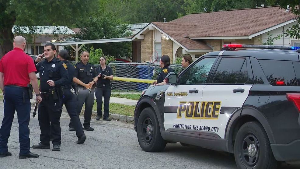 Man critically injured after being stabbed by relative on Northwest Side