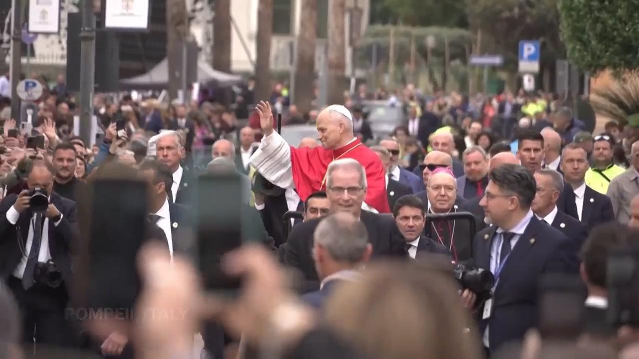 Pope Leo meets with the sick and poor in Pompeii and is warmly welcomed ...
