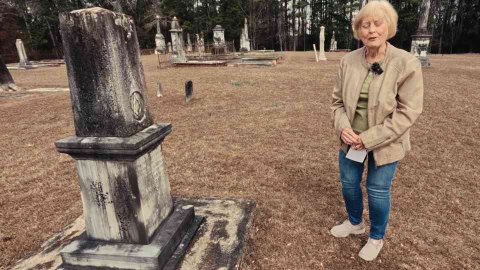 He fought for the British in the Revolution - so why is he buried in ...