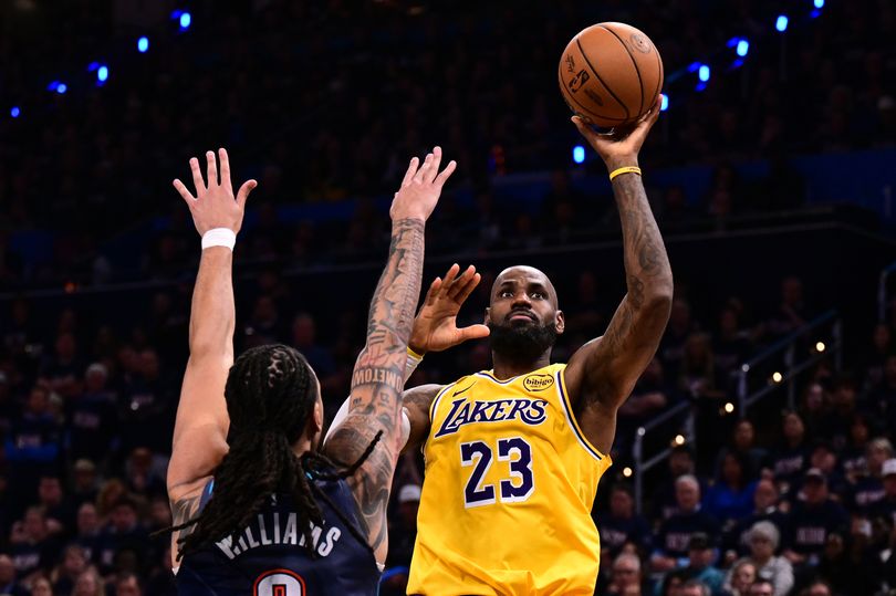 JJ Redick furious with refs after LeBron James is constantly hit on head