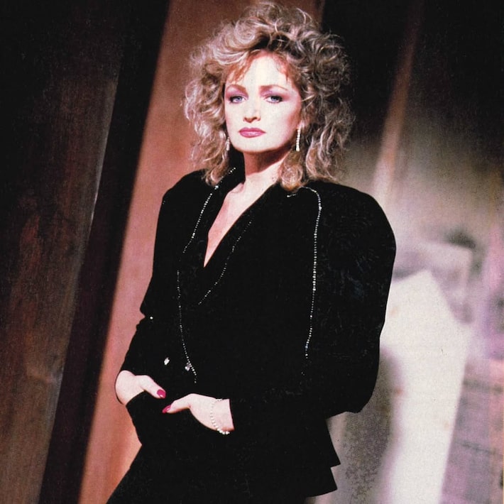 Bonnie Tyler sai do coma, mas permanece em estado grave na UTI