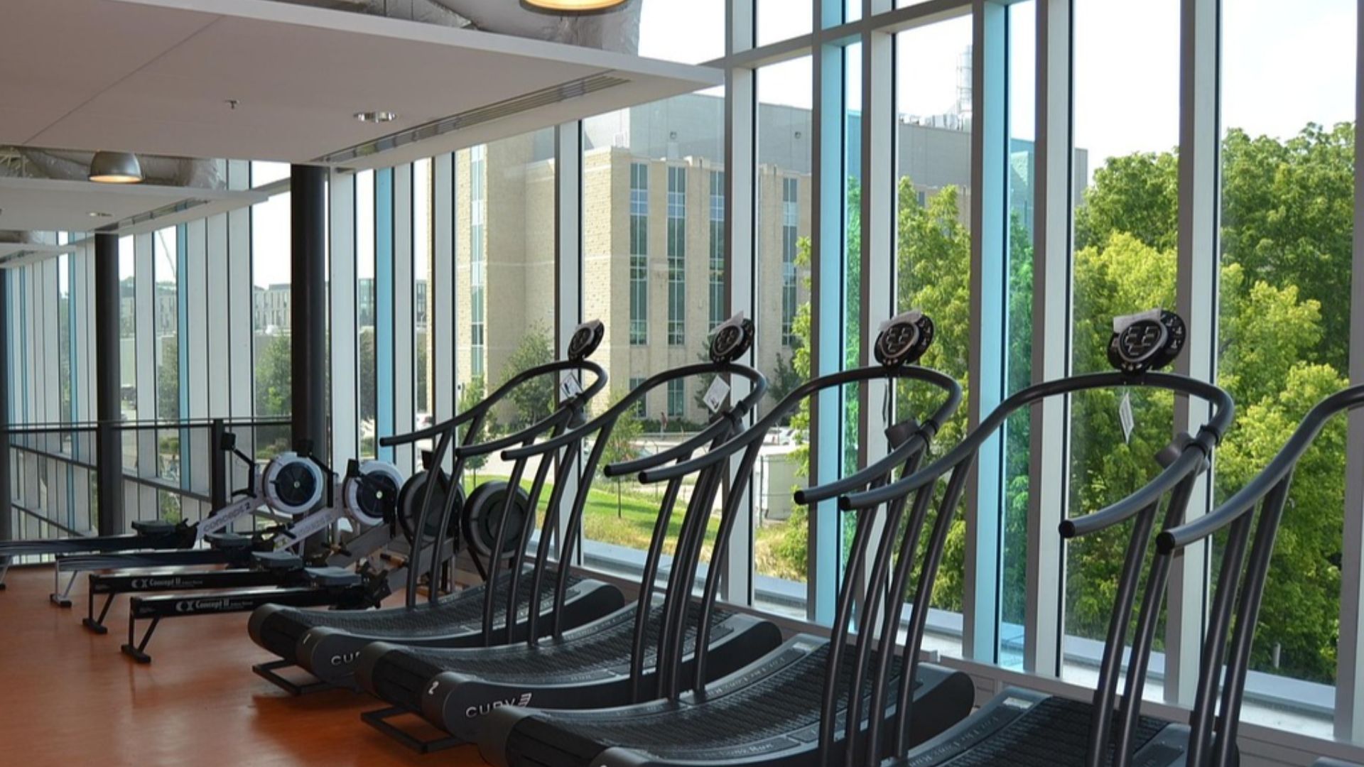20 signs you come across as entitled in the gym