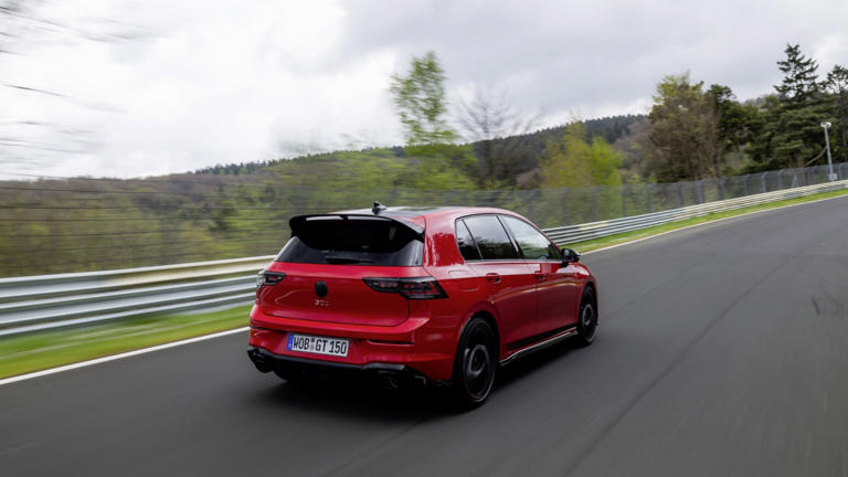 La Volkswagen Golf GTI rafle un record de vitesse à la Honda Civic Type R