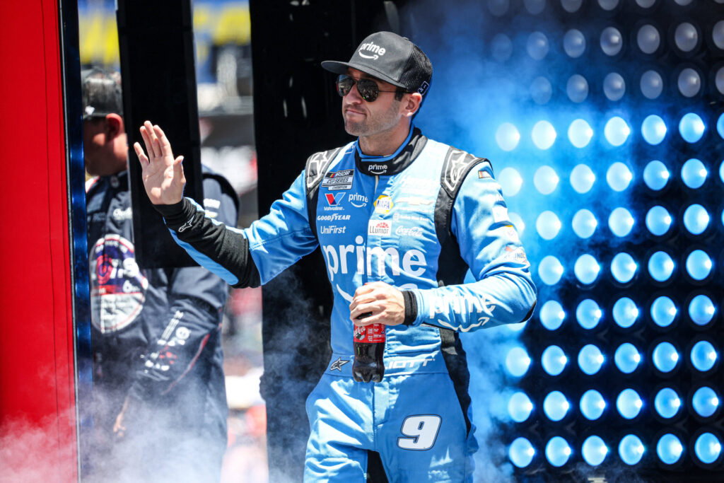 Pit lane pile-ups raise concern as Chase Elliott’s crew backs safety change
