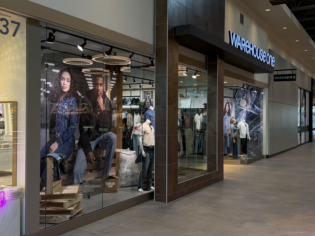 Winnipeg-based retailer to liquidate all Warehouse One, Bootlegger stores