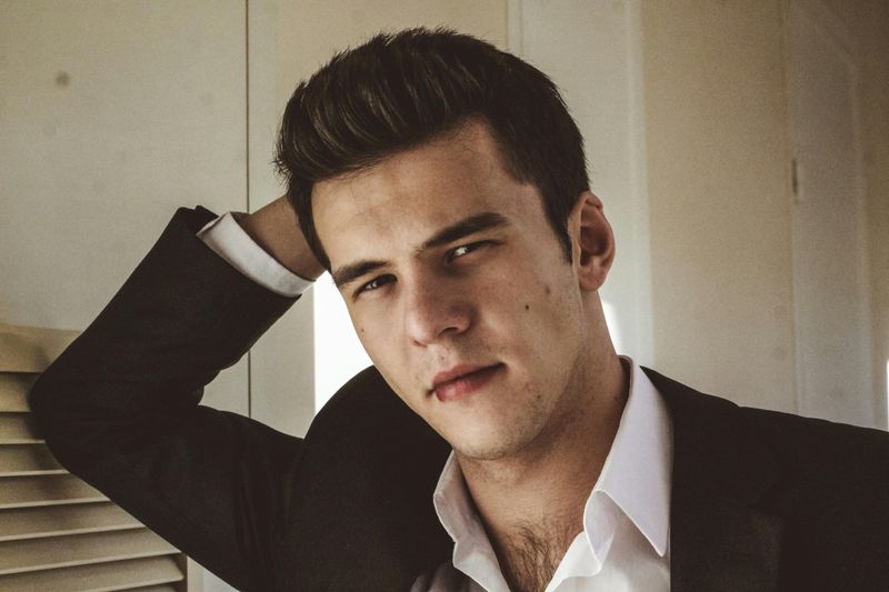Even good-looking guys make these 11 mistakes (and don’t realize it)