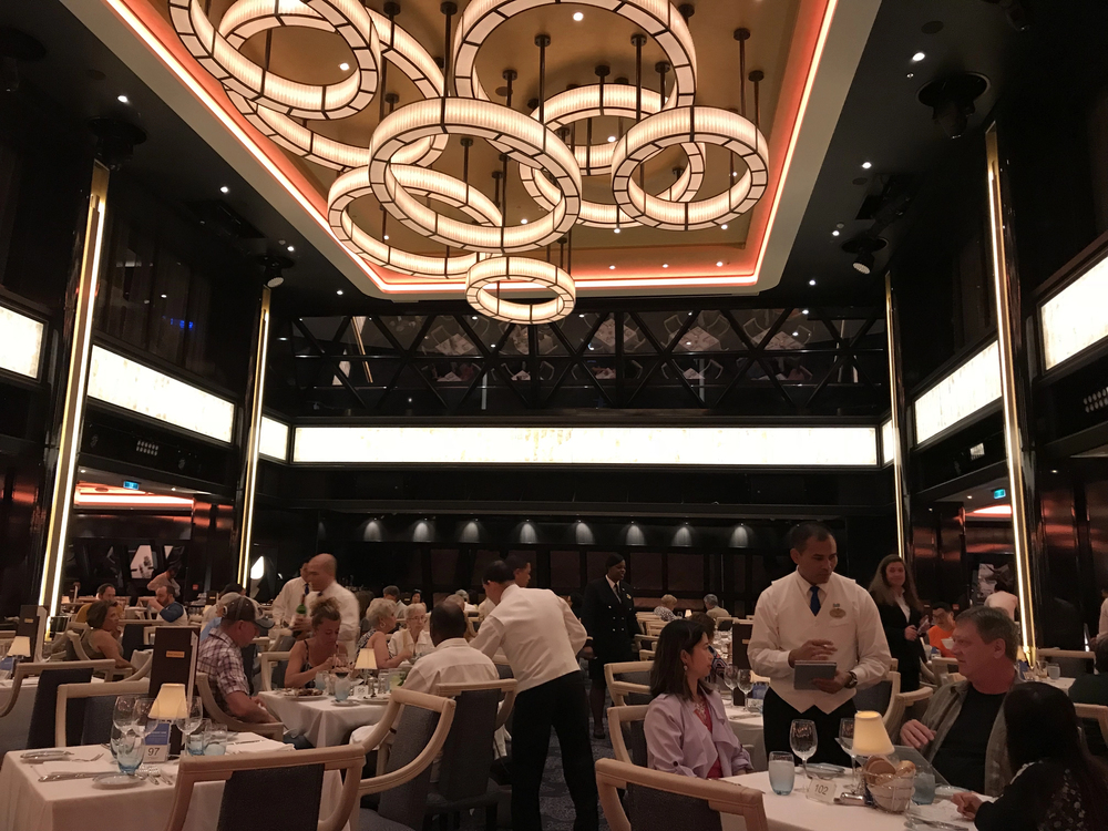 Dining differences between modern and traditional cruise lines
