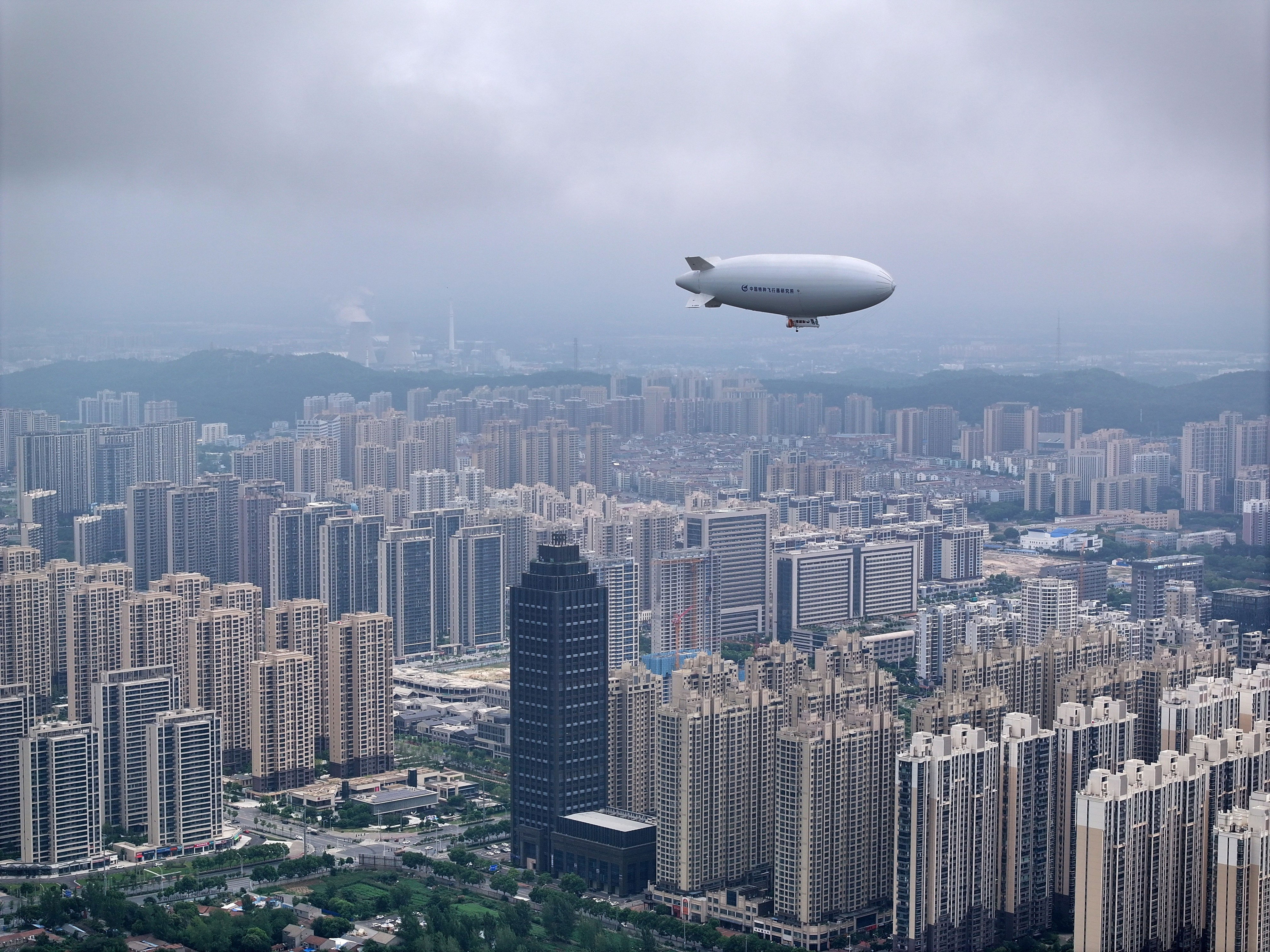China marks milestone with first home-certified airship pilots