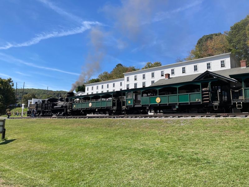 This scenic train ride in West Virginia chugs its way to jaw-dropping ...