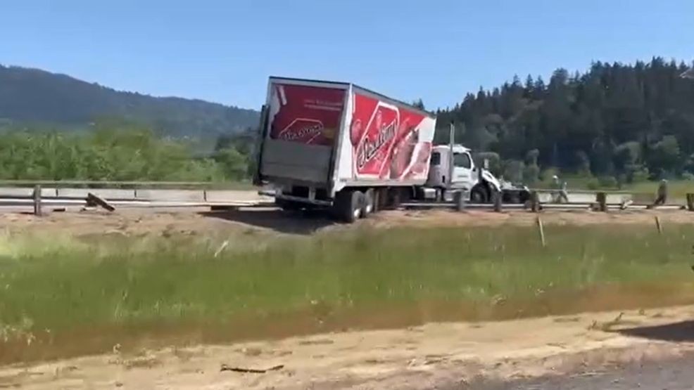 Crash closes all northbound lanes of I-5 north of Coburg in Lane County