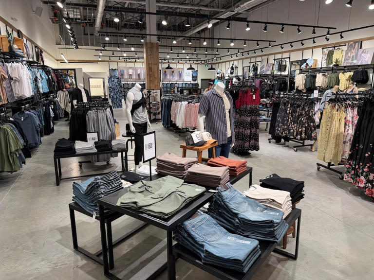 Winnipeg-based retailer to liquidate all Warehouse One, Bootlegger stores