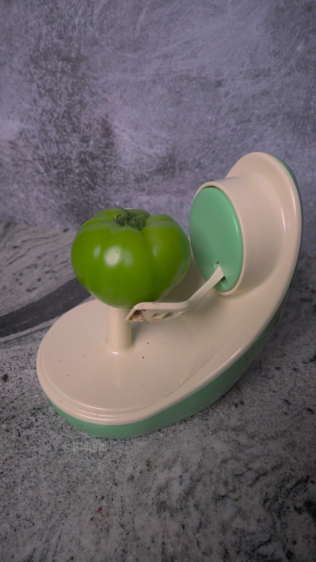 Easy way to peel green tomatoes