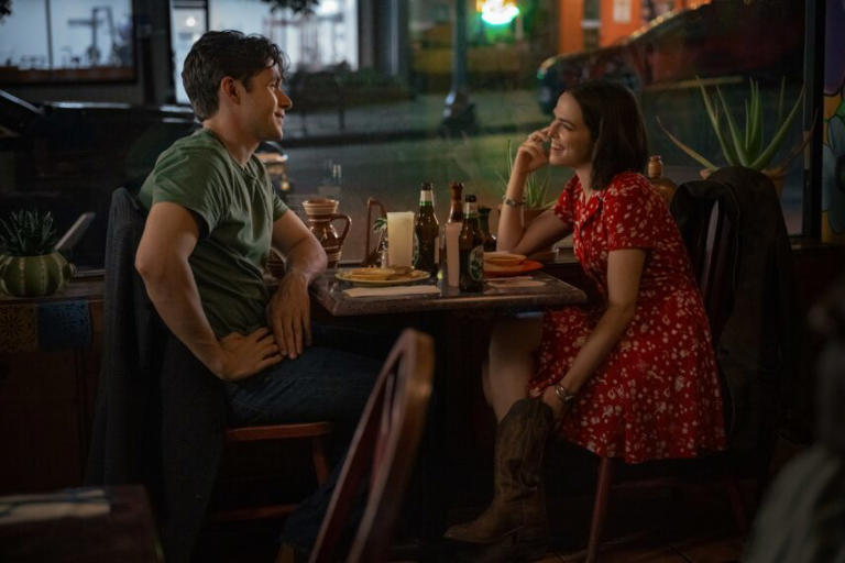 ‘Voicemails for Isabelle’: First photos of Nick Robinson & Zoey Deutch ...