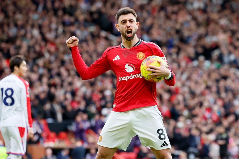 Bruno Fernandes wins FWA Footballer of the Year as Bunny Shaw completes ...