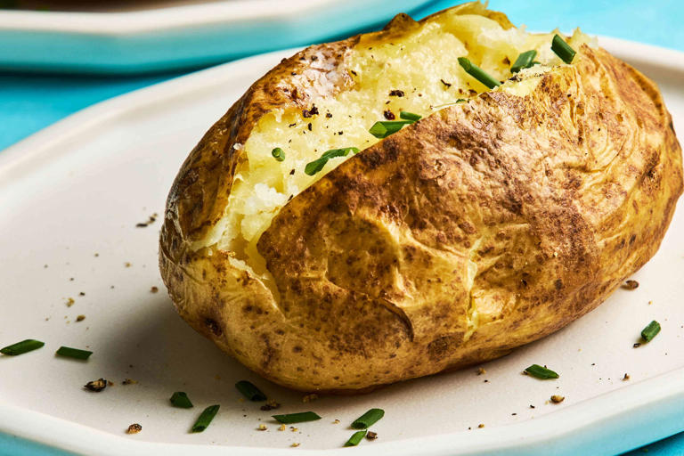 The right oven temperature for perfect baked potatoes every time
