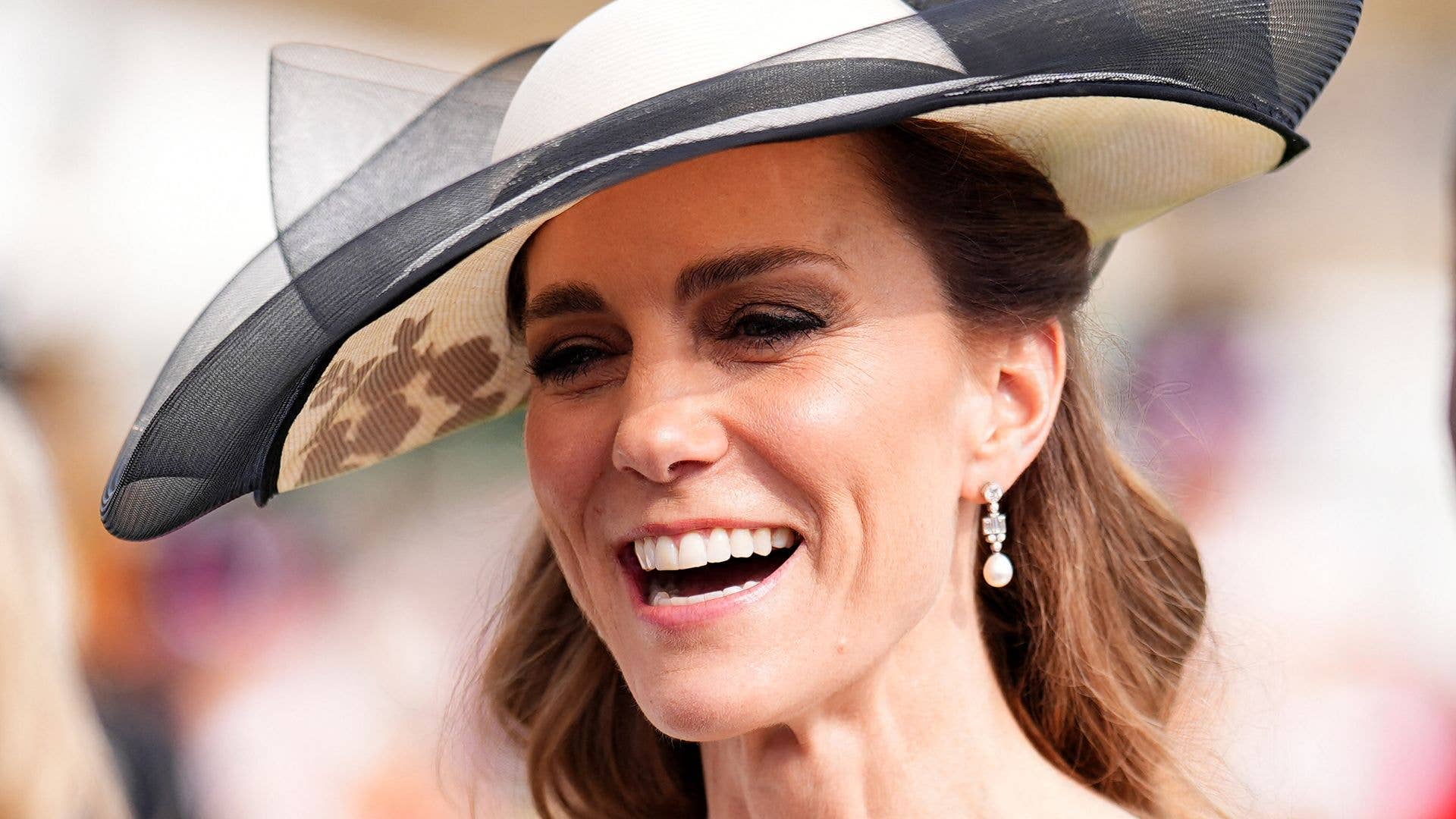Princess Kate debuts new Self-Portrait gown and movie star hat at ...