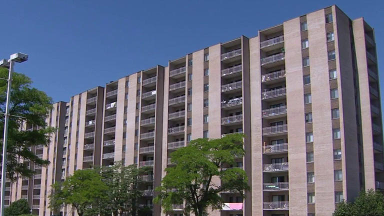 4-year-old dies after 10-story fall from College Park apartment building
