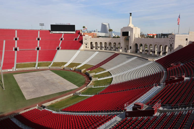 USC, UCLA will each play football game in Fox’s Friday night lineup