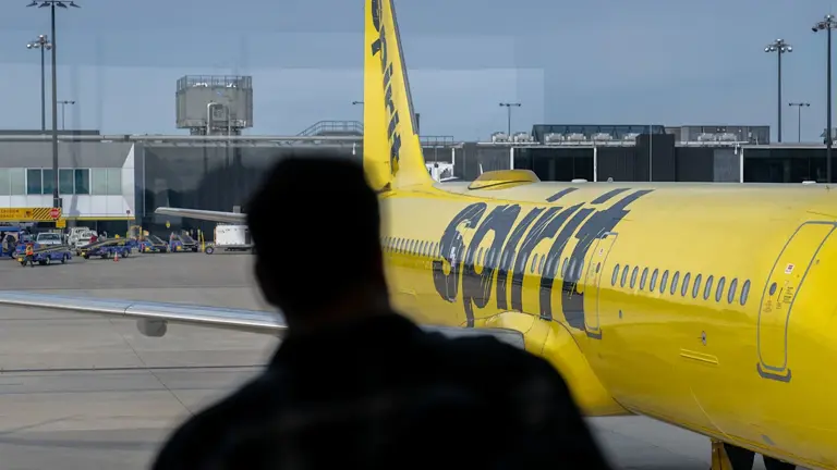 Spirit Airlines employees, adrift with no severance or healthcare, turn ...