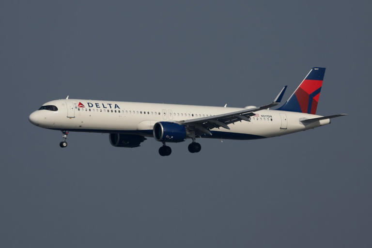 Delta Airlines employee killed after tow vehicle crashes on tarmac