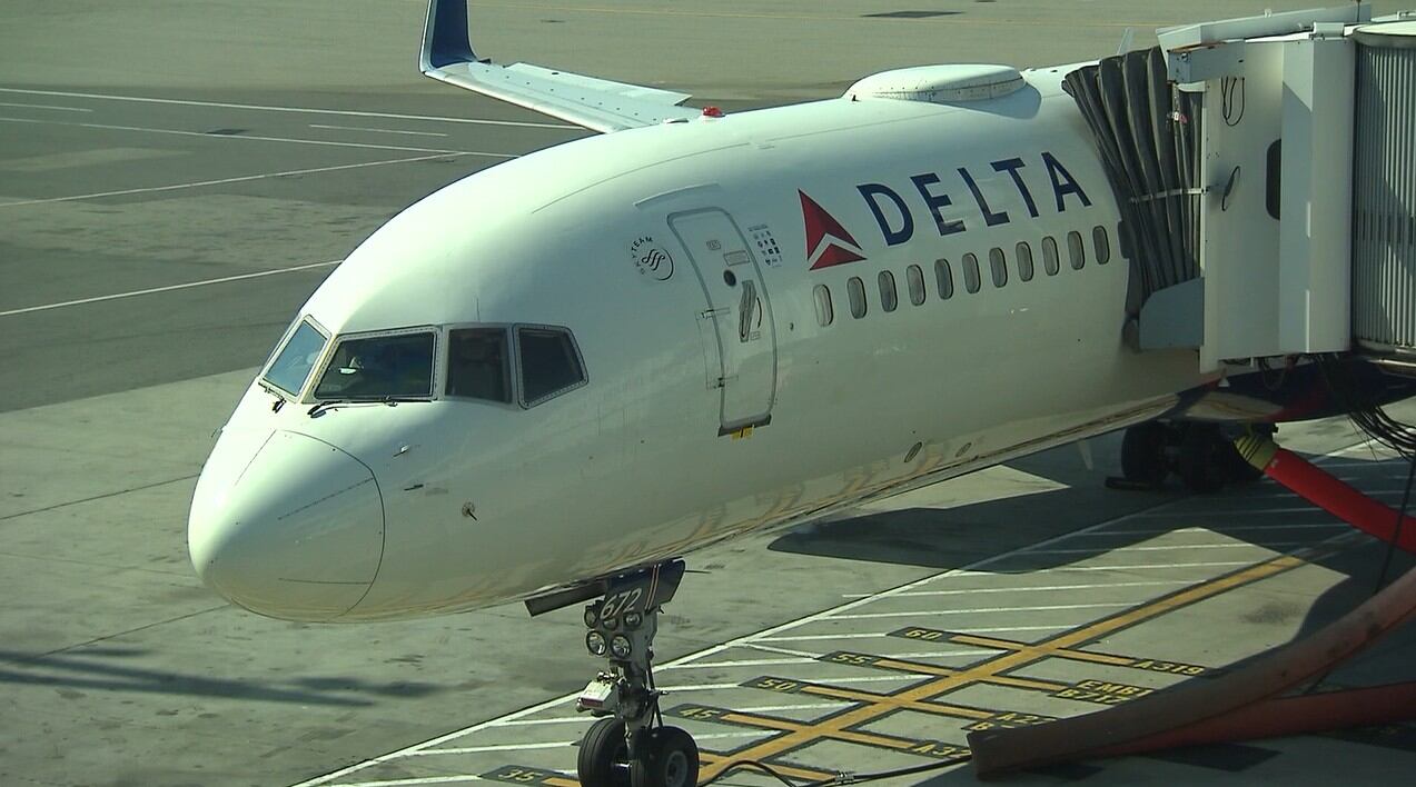 Delta employee dies on the job at Orlando airport