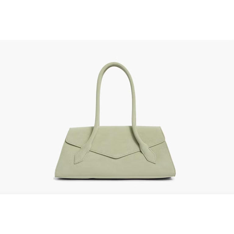 Taylor confirms matcha green is the new butter yellow with her bag—here ...