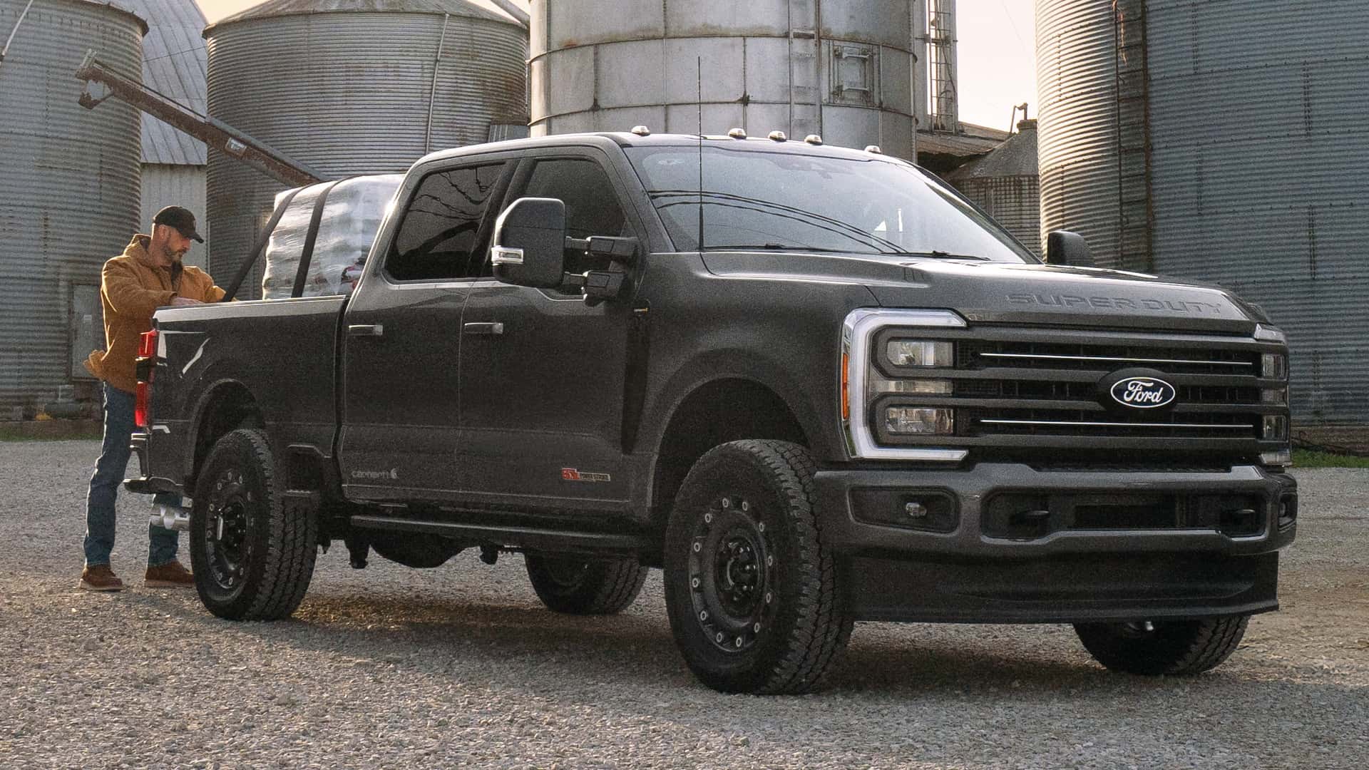Ford's biggest truck now comes standard with a bigger V8
