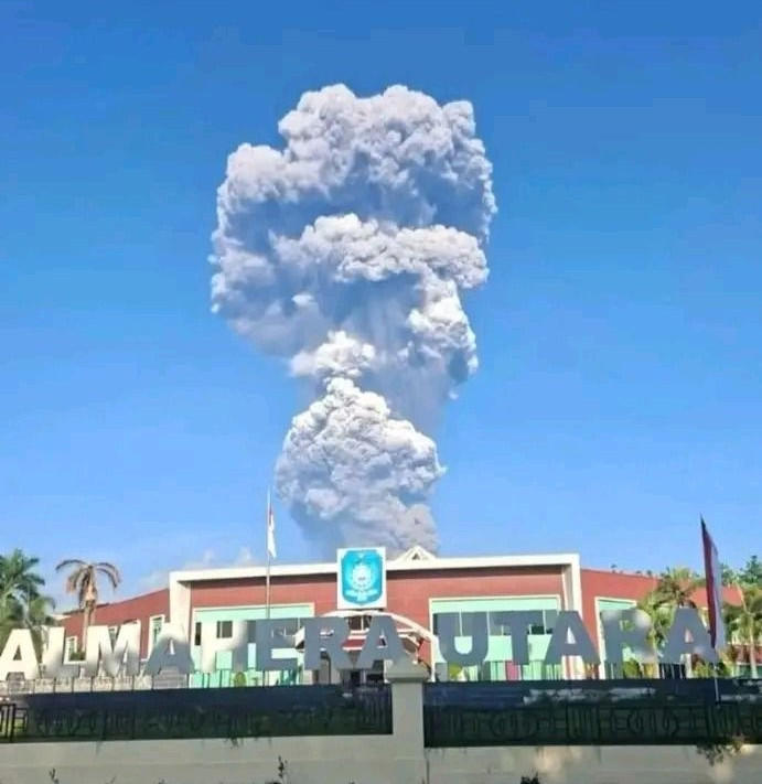 Erupsi gunung api Dukono: 3 pendaki masih dicari