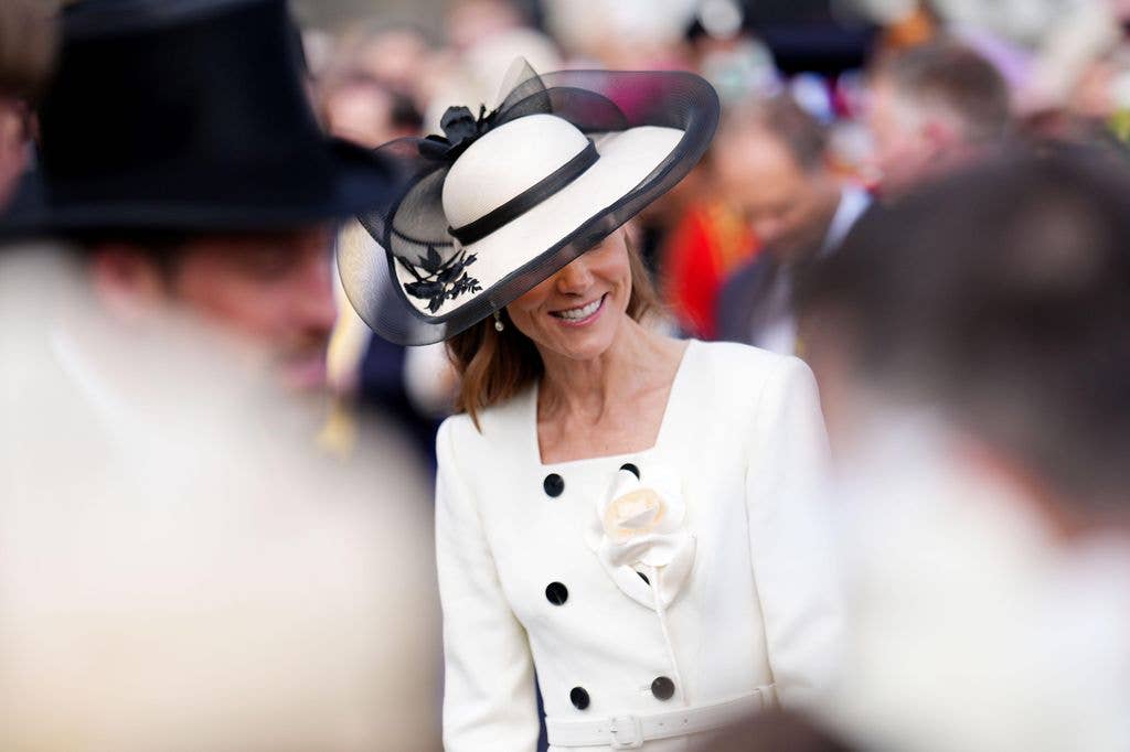 Princess Kate debuts new Self-Portrait gown and movie star hat at ...