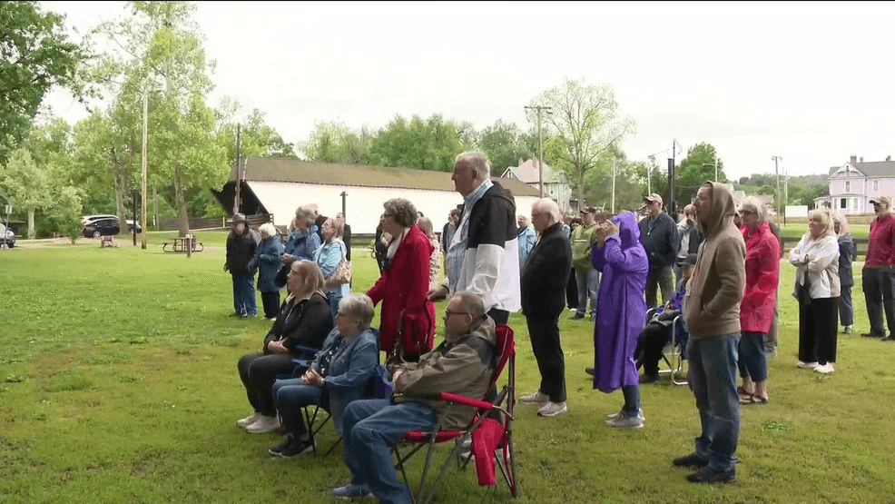Folks gather in Elizabethton for National Day of Prayer