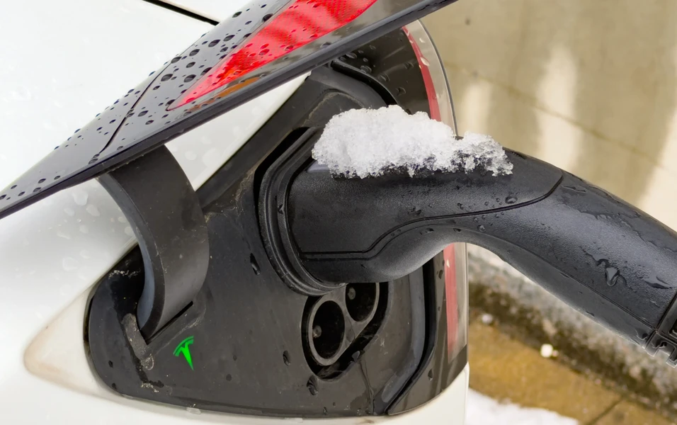 AAA tests find cold weather cuts EV range by 39%