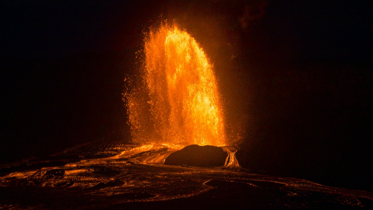 Kilauea’s rapid inflation and glowing vents signal another lava ...