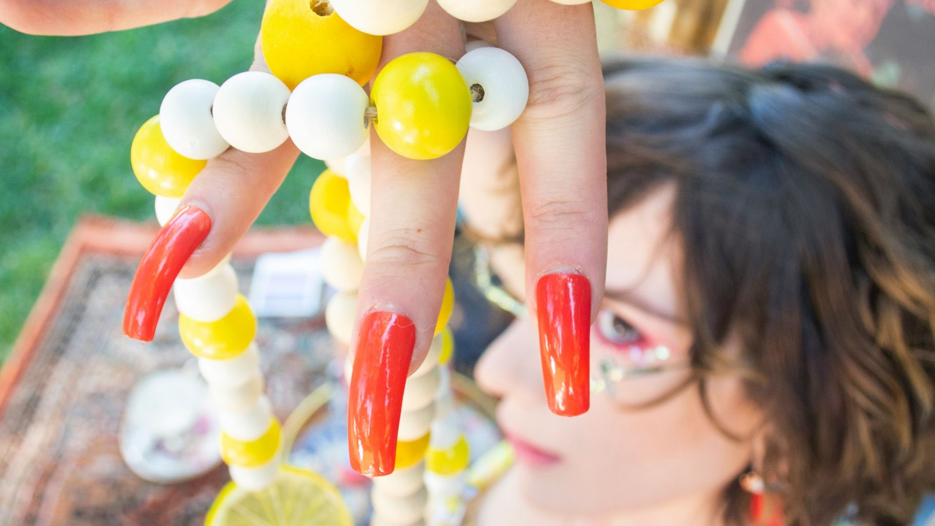 20 beauty trends women do that make men write them off as high-maintenance