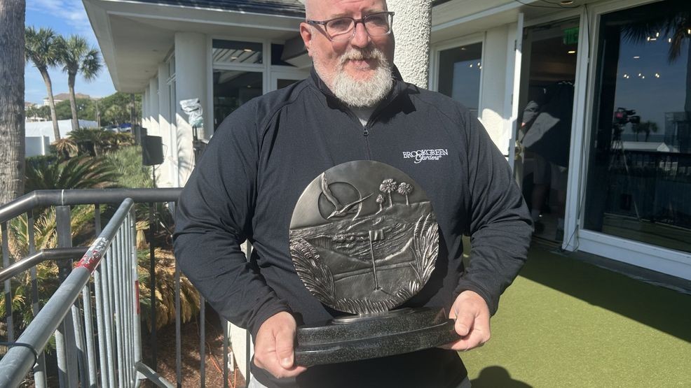 Local sculptor crafts 21-pound bronze trophy for Myrtle Beach Classic