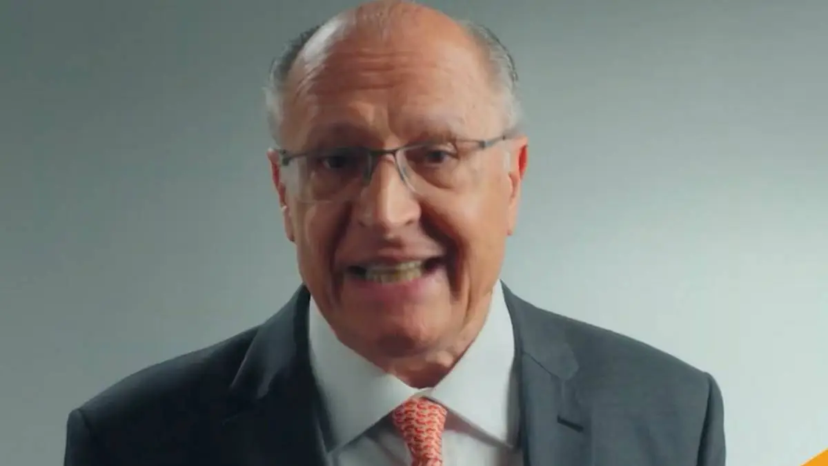 Alckmin defende soberania brasileira e critica quem defende outra bandeira