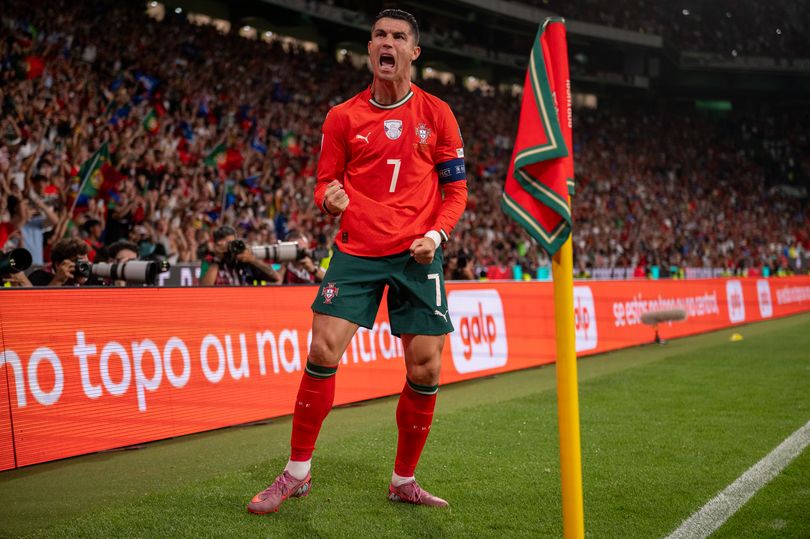 Ex-Manchester United coach believes Cristiano Ronaldo could play at ...