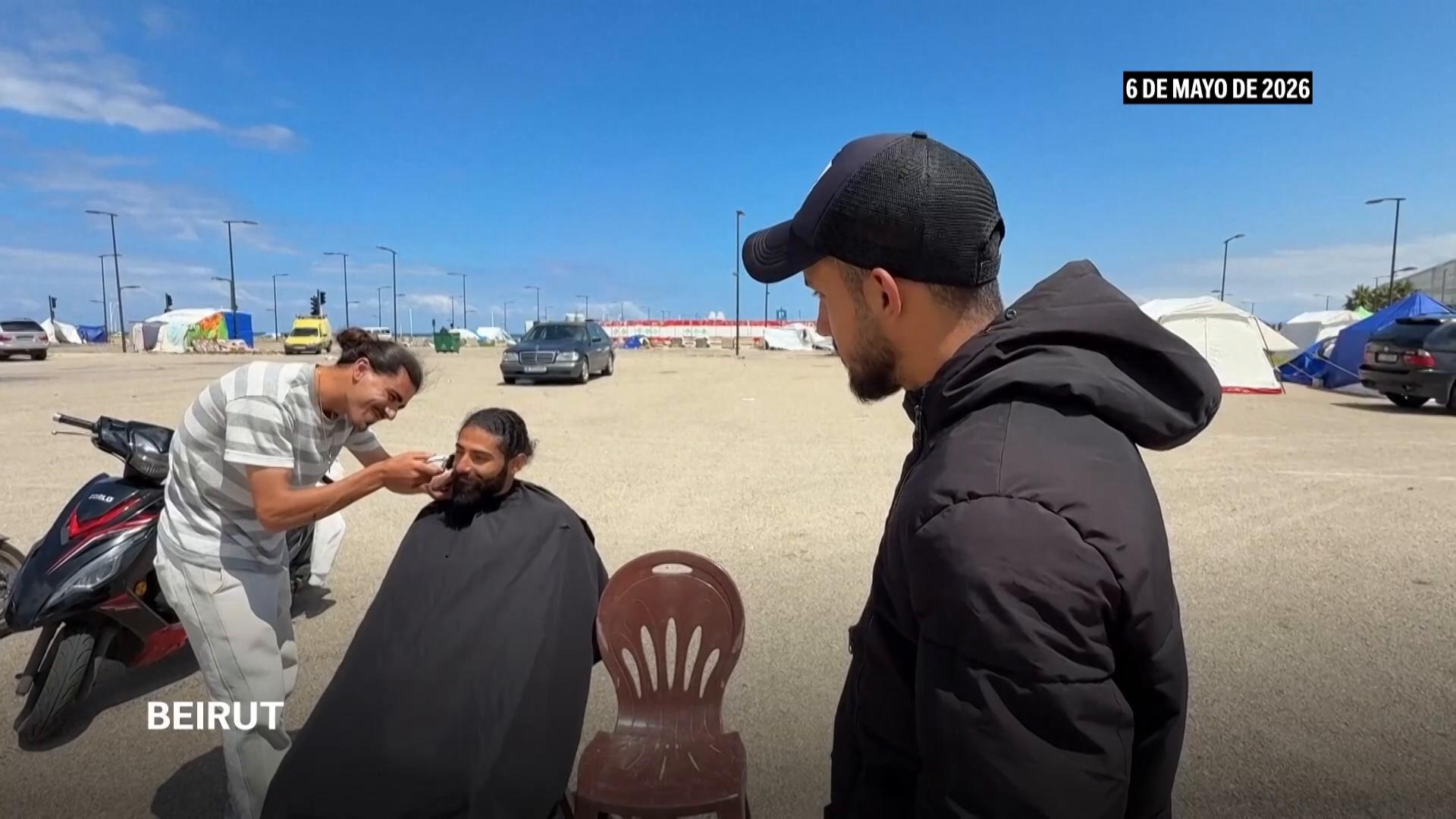 Barbero libanés ofrece algo sencillo pero profundamente humano: cortes ...